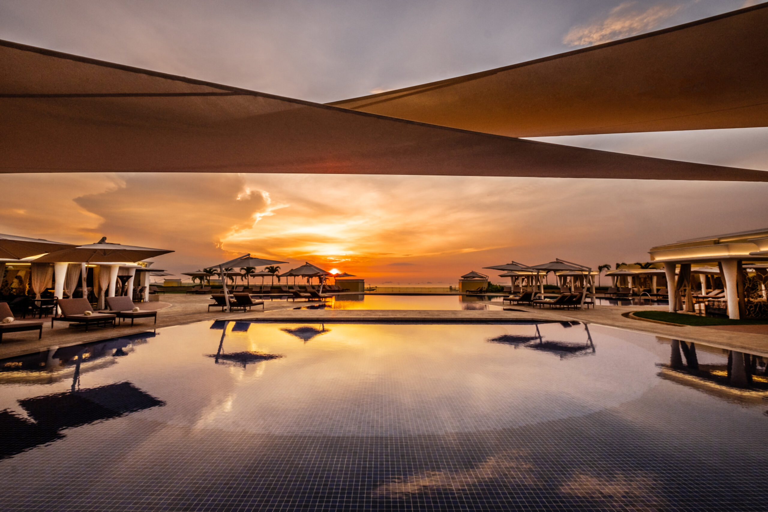 Pool Bar - Okada Manila